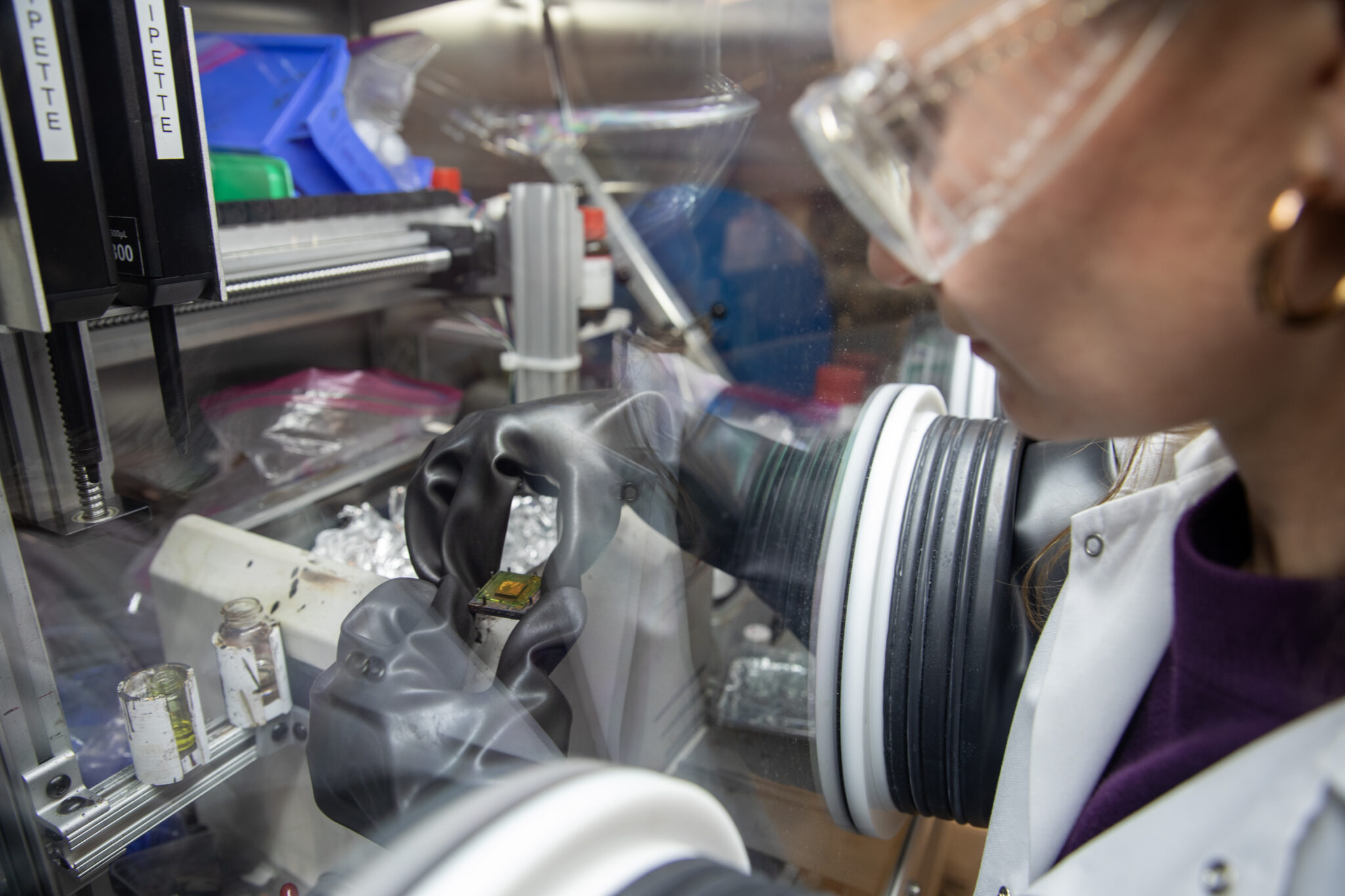 Clare Lanaghan receives IEEE PVSC Best Student Presentation Award ...